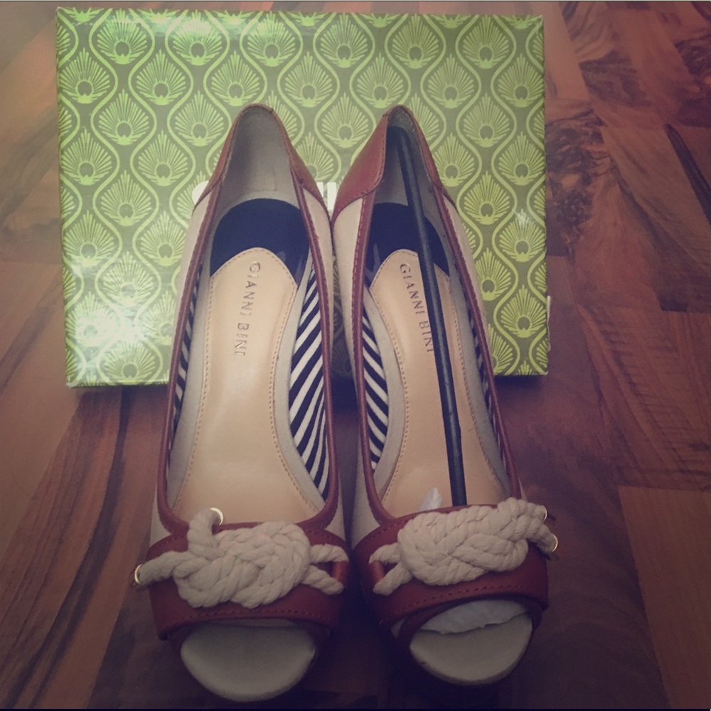 Gianni Bini Wedge Heel - Gem